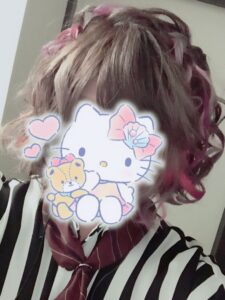 なるせ(nqrse)の年齢と誕生日は？どんな顔？顔、性別、由来や本名は？ - ivolli/アイボリー